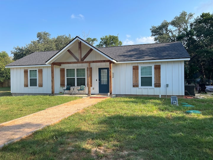 Charming Collins Casita 5 Miles To Wimberly Square - Wimberley, TX