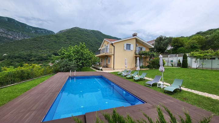 Villa, Pool And Relax For 12 Persons - Montenegro