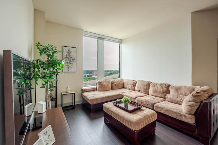 Luxurious Modern 2br High-rise W/ Balcony Views - Fairfax, VA