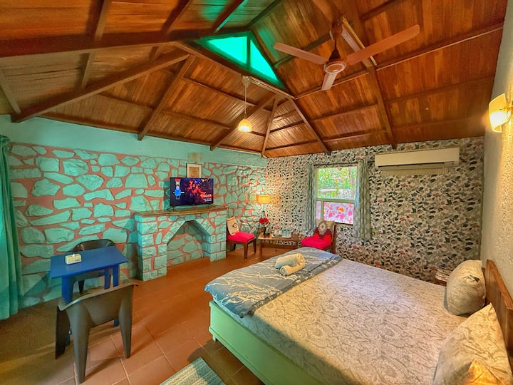 Aqua Cabin | Pool - Fast Wifi - Nature Retreat - Lonavla