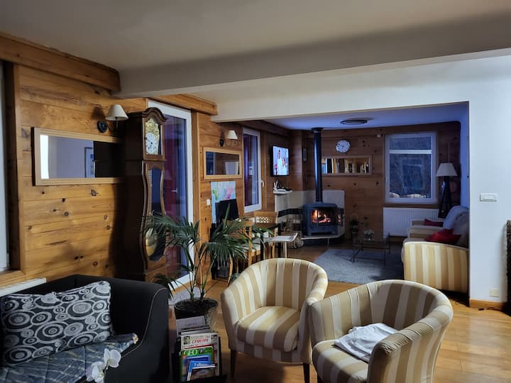 Dans Un Petit Village Savoyard à 1000 M D'altitude - Mont-Saxonnex