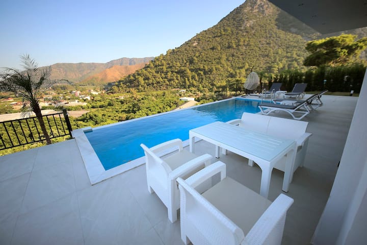 Adrasan'da Deniz Manzaralı Villa/deniz Villa - Adrasan