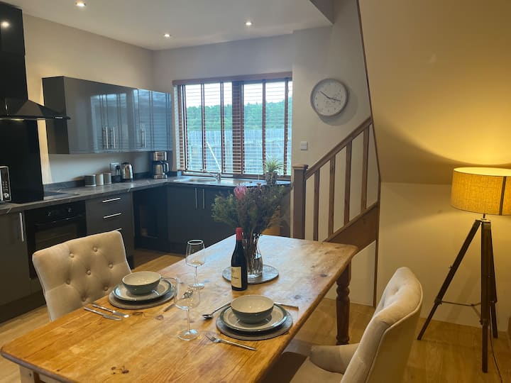 Nanas Place Spacious  1 Bed Apartment With Hot Tub - Boat of Garten