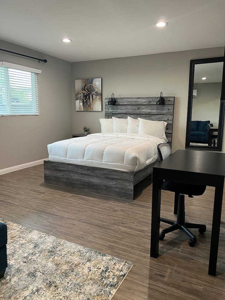 Studio Apt @Montrose| Near Downtown| Free Parking - Bayou City Art Festival