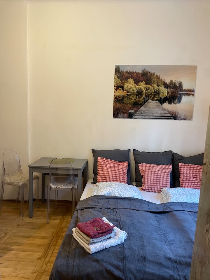 Centrum Obce, Krásný Park - Prague