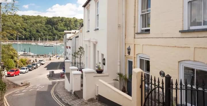 Quaint Cottage, Pet Friendly, Dartmouth! - Dartmouth