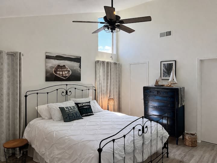 Peaceful Lake Conroe Condo | 2br | Balcony Views - Conroe, TX