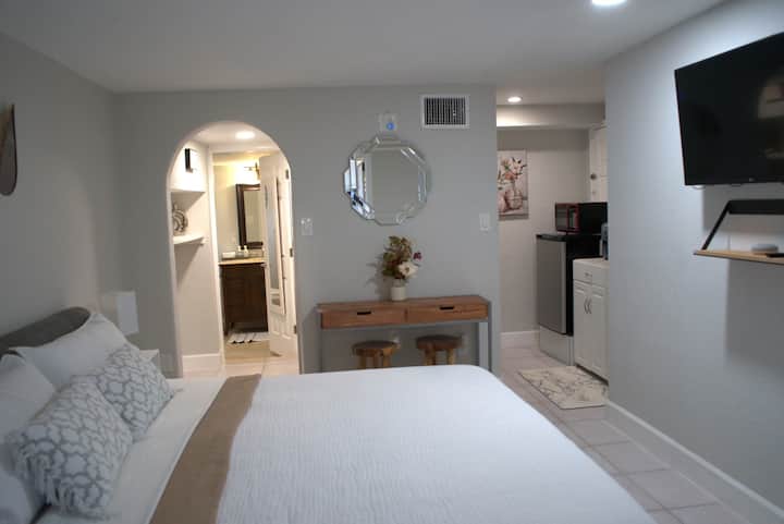 Encanto, Master Bed-bath / Independent Entrance - Orlando, FL