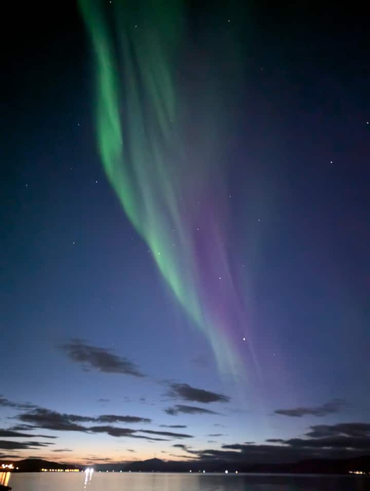 Senja - Sjarmerende Eldre Hytte Med Havutsikt. - Sørreisa