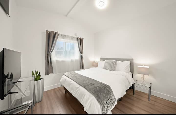 Entire New Cozy And Modern 2-storey House - Burnaby