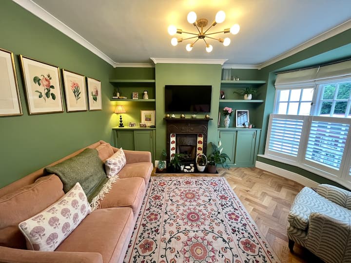 Charming 2 Bed Stylish Terrace - Surbiton