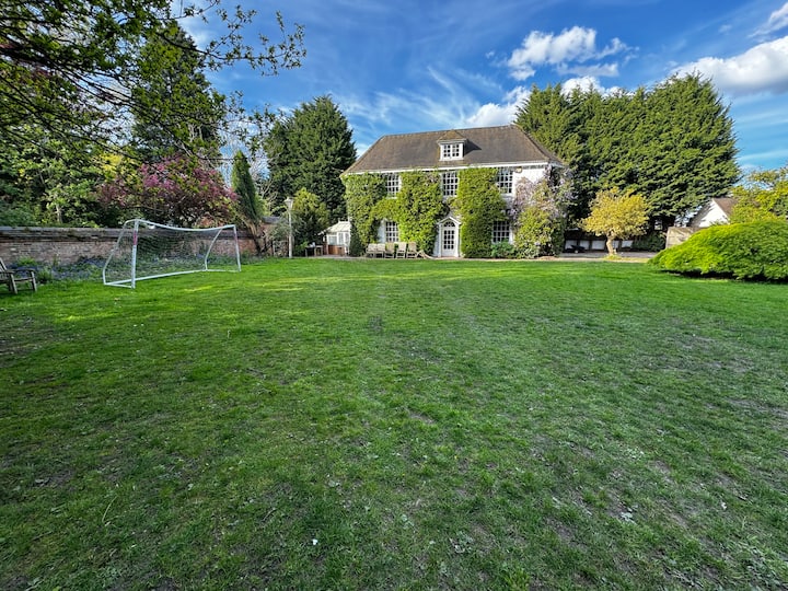 Beautiful Queen Anne Farmhouse Hot Tub & Gym ! - Staffordshire