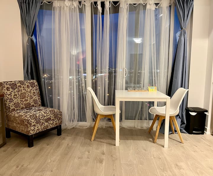Modern And Cozy Condo Studio - Toronto