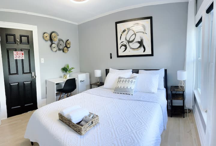 Queen Sz Bed/fridge/freecoffee/tv/wifi/parking - Hickory, NC