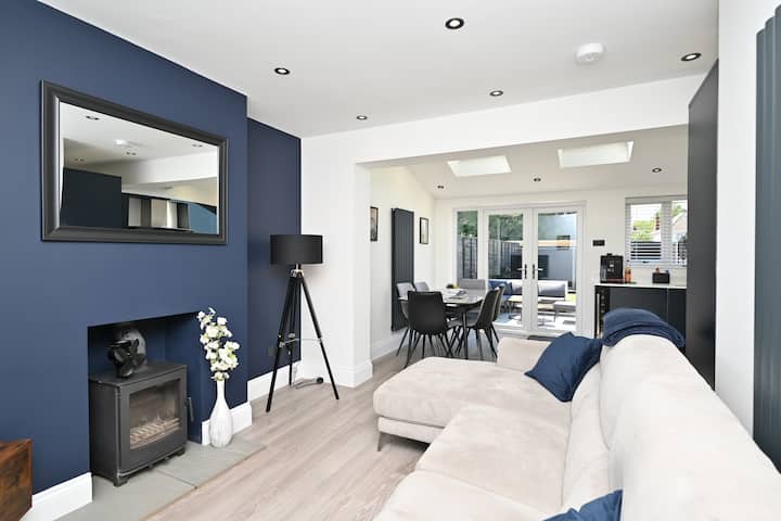 Ultra-modern Three Bedroom House. - Rugby