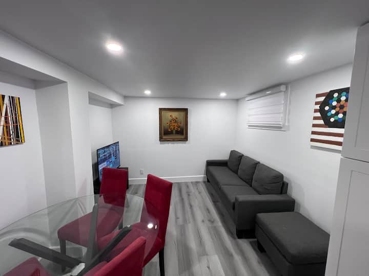 Cozy Remodeled Home With Ac - Montreal