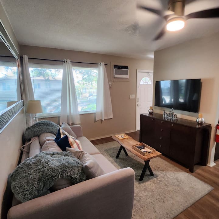 Flipflop Condo#4. Best Value. - Hollywood, FL