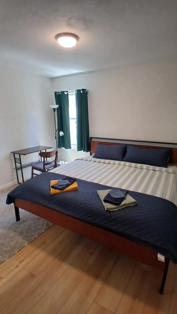 Room 2 In Townhouse Northeast Abq - Albuquerque, NM