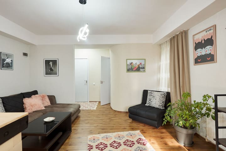 Charming Apartment On Odessa Str - Tbilisi