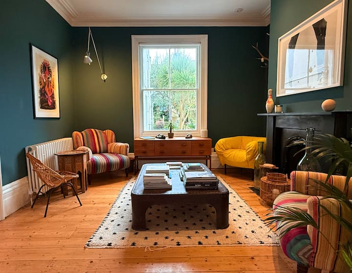 Entire 4 Bed Cosy Townhouse Perfectly Located - Sussex, United Kingdom