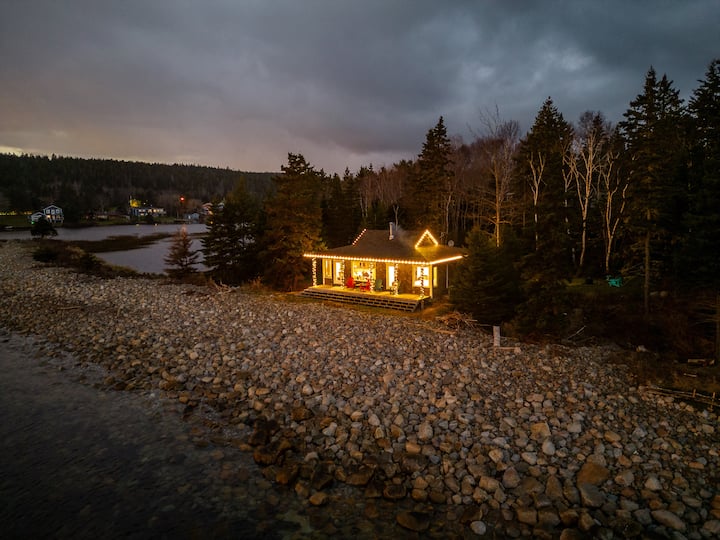 Abby's Beach House - Ocean And Lakefront Cottage - Halifax