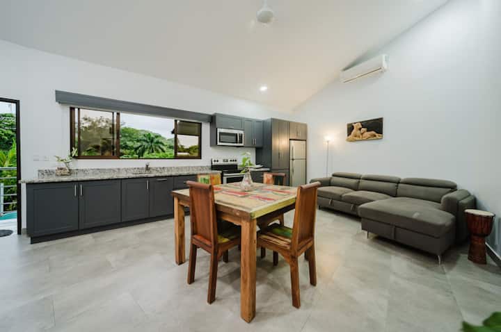 Modern Apt Manuel Antonio Beach W Ac & Parking! - Playa Blanca, Costa Rica