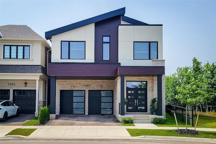 Contemporary Luxury Home - Oakville