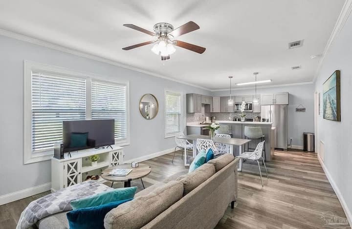 Relax In Our Comfy 3br Home|neartown|shops&eats - ペンサコラ, FL