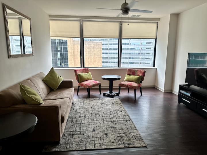 King Size Bed, Rooftop Pool & Free Parking - Highland Park, TX