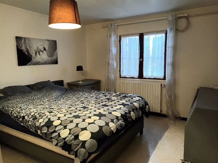 Super Chambre Douche Indépendante Au Calme - Arles