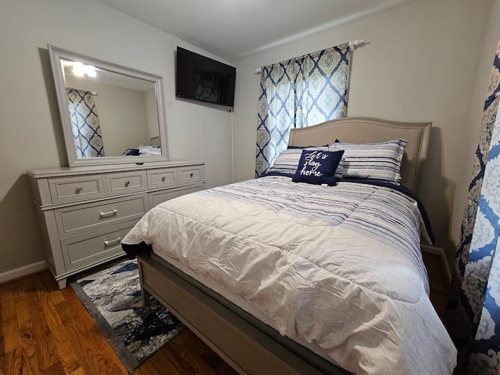 Gorgeous Aesthetic Bedroom - Newport News, VA