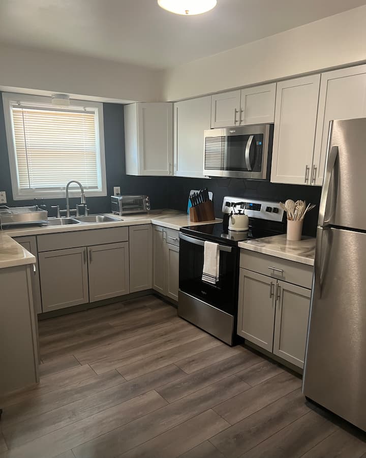 U2: Beautiful 1 Bedroom Apartment - Milwaukee, WI