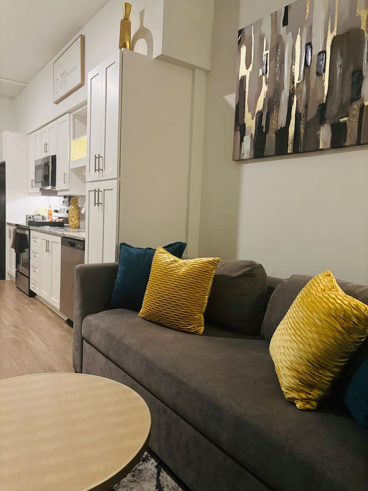 Stylish 1br Oasis W/balcony And Scenic Views - Nashville, TN