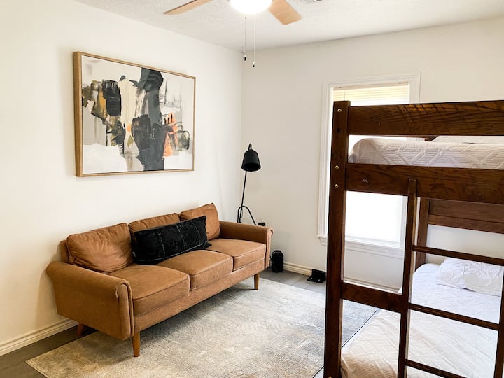 New Reno W/king Bed & Central Ac - Beaumont, TX