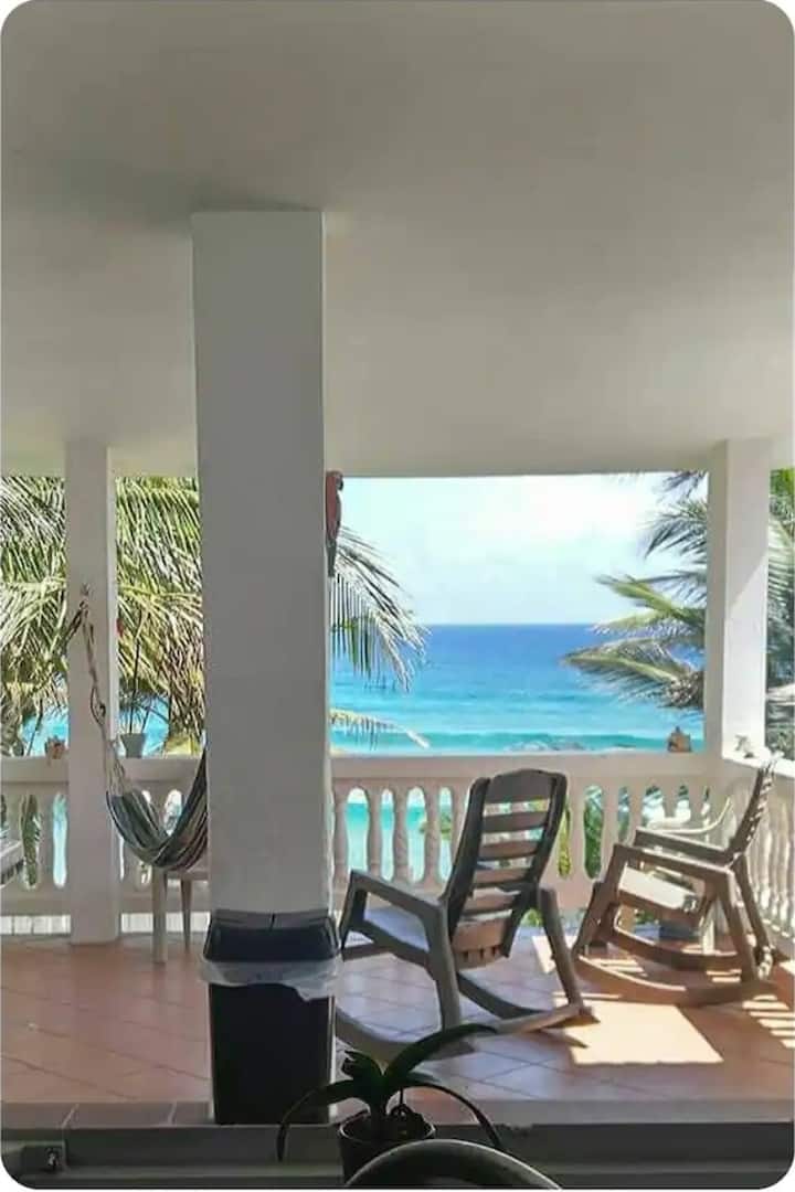 Casa De Playa Overlooking The Lighthouse Beach - Arecibo