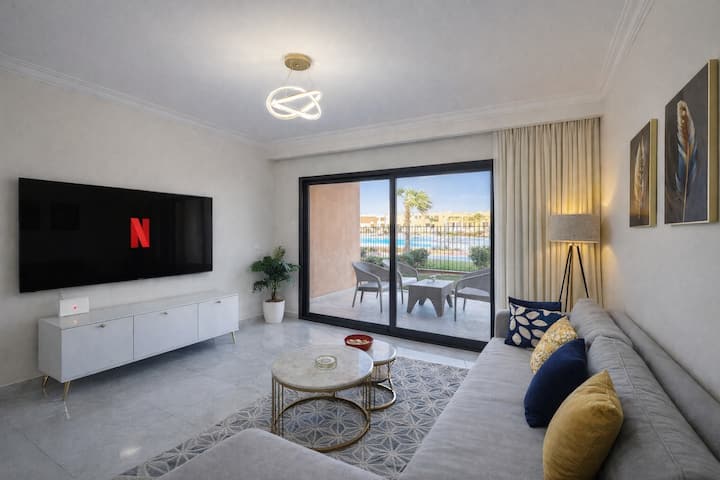 Beachside Luxury: 1br With Pools, Gym & More - Hurghada