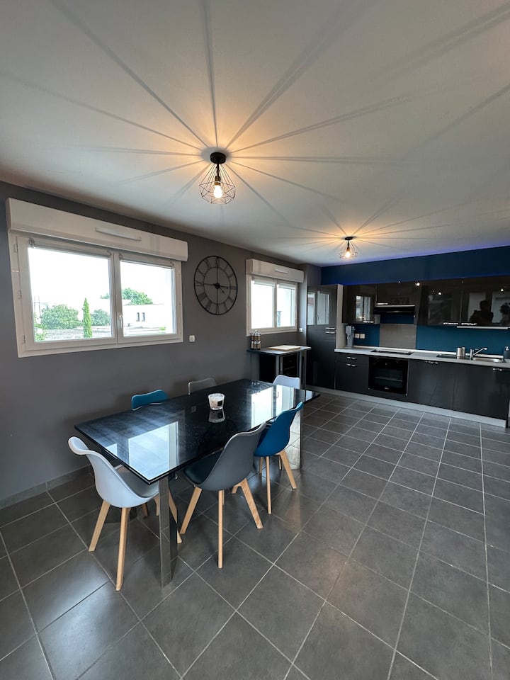 Charmant Appartement Climatisé à Chassieu - Chassieu