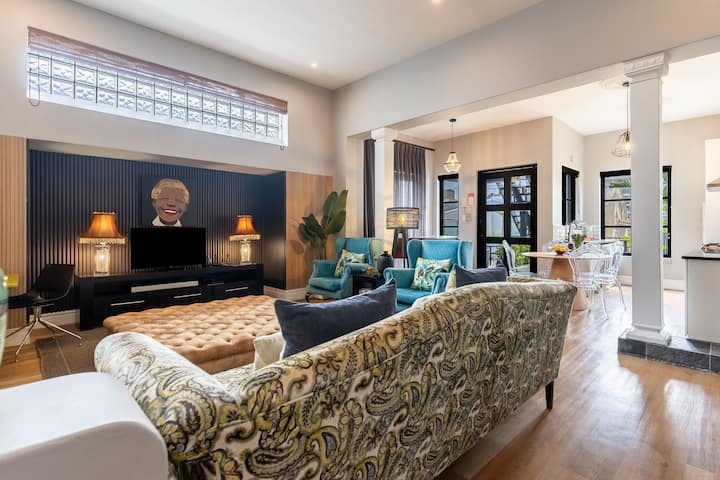 Colourful Home With Rooftop And Heated Plunge Pool - Camps Bay