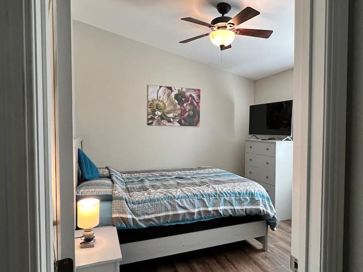 Large Furnished Room+private Bath Near Wineries - Temecula, CA