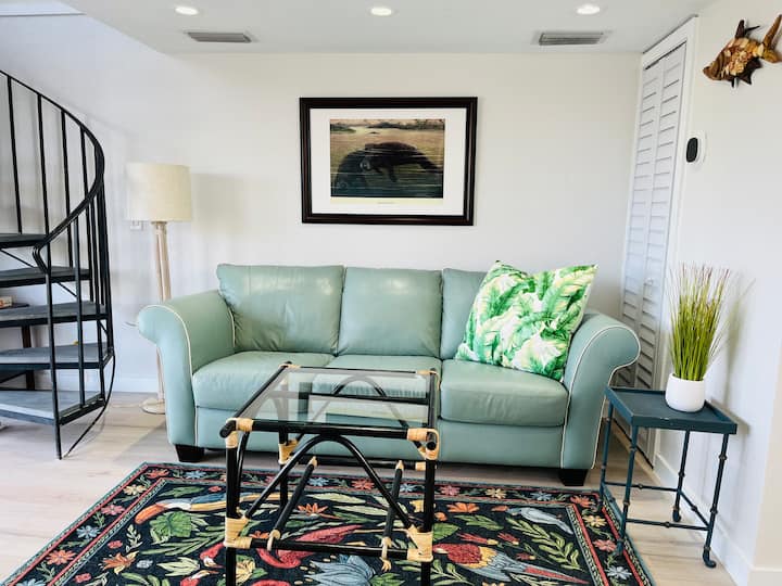 Manatee Hideaway Waterfront Condo/ Boat Slip/ Pool - Crystal River, FL
