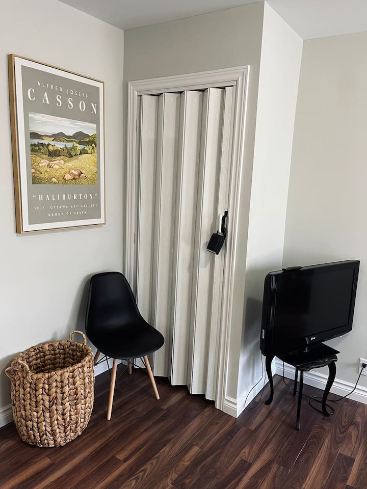 Private House, Sleeps 3 People - Delhi, ON, Canada