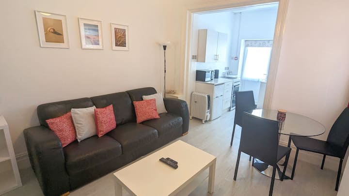 Central Beach & Promenade Apartment, Double & Bunk - Blackpool