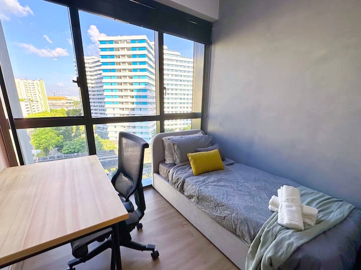 Room In Condo | Close By Punggol Mrt & Nibong Lrt - Singapore
