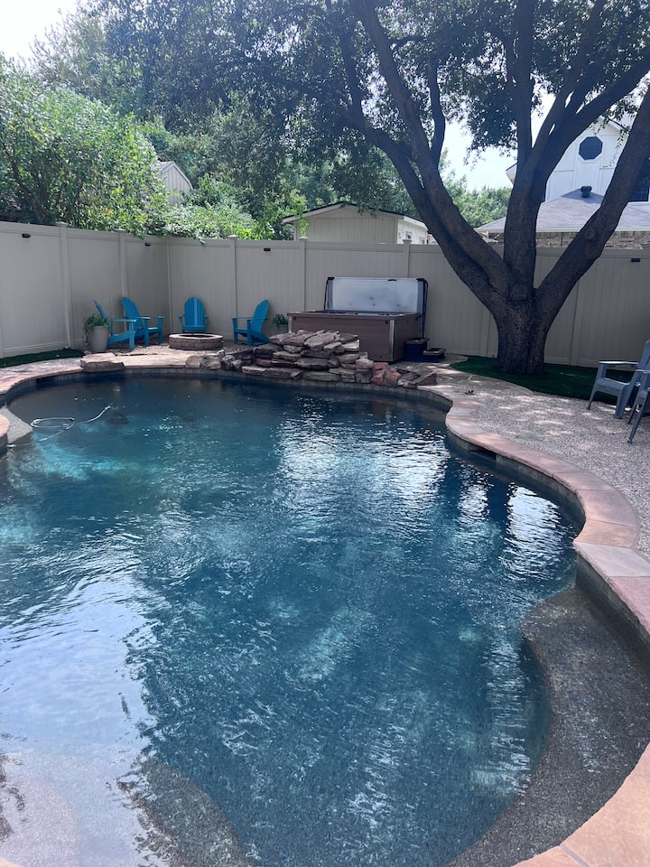 Cozy Modern Home With Backyard Oasis - Corinth, TX