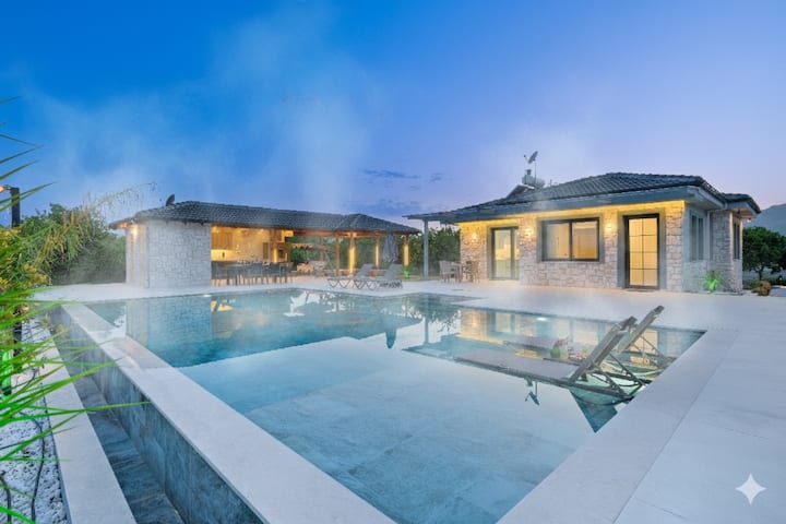 Sıcak Havuzlu 2 Yatak Odalı Villa Merkezde #Vn138 - Köyceğiz