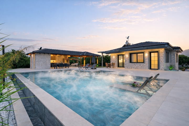 Sıcak Havuzlu 2 Yatak Odalı Villa Merkezde #Vn138 - Köyceğiz