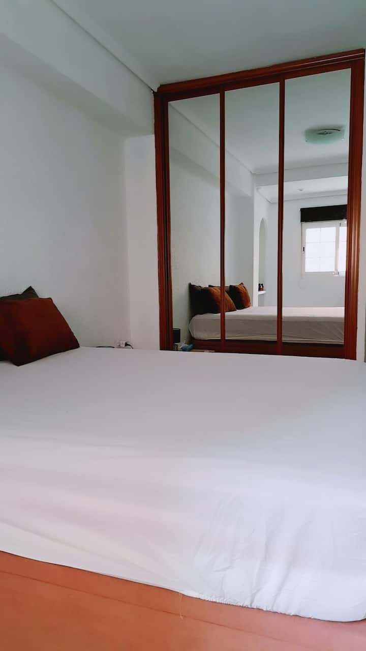 Compartir Un Piso Entero - Torrent