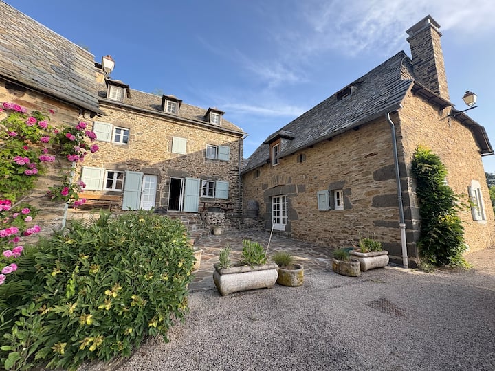 La Roulière En Aubrac, Piscine, Pétanque, Barbecue - Laguiole