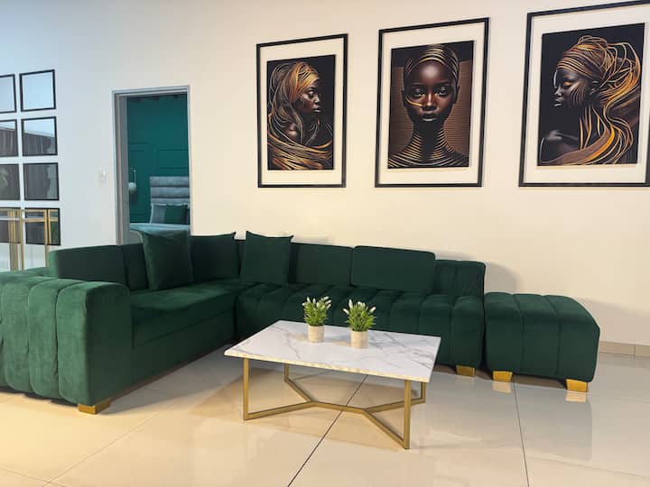 Casa Moderna Con Balcón Y Terraza - Laureles - Medellín