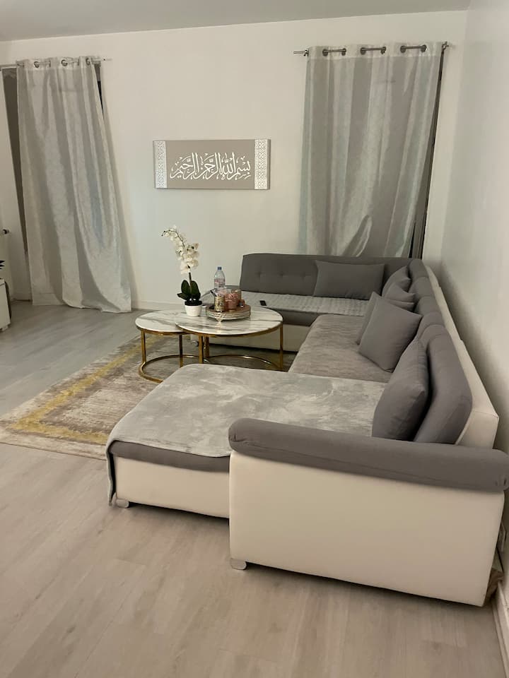 Joli Appartement En Plein Centre De Clichy - Clichy